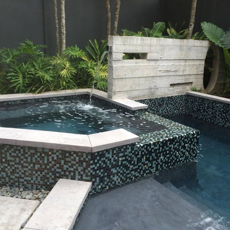 Hot tubs/Spas - Crystal Pools and Spas